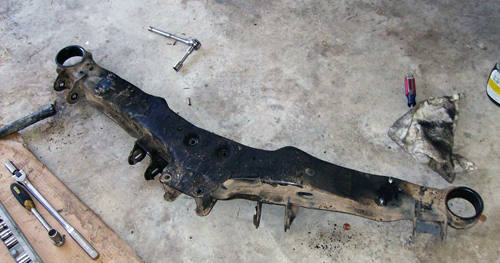 XenonZcar.com - Z31 Rear Cross Member Bushing Replacement Clunk from Rear